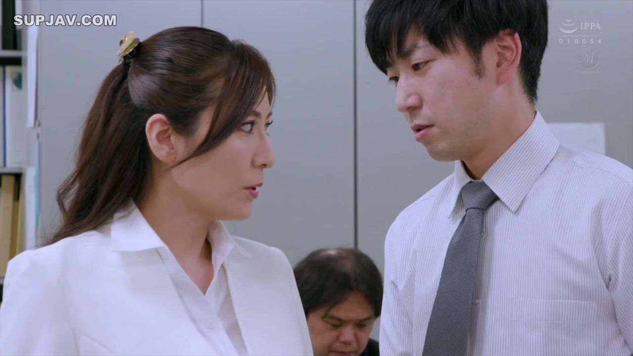 【モザイク破壊】juq 241 人妻秘書、汗と接吻に満ちた社長室中出し性交 『衝撃復活』スーパー美熟女、秘書シリーズ登場。 椎名ゆな