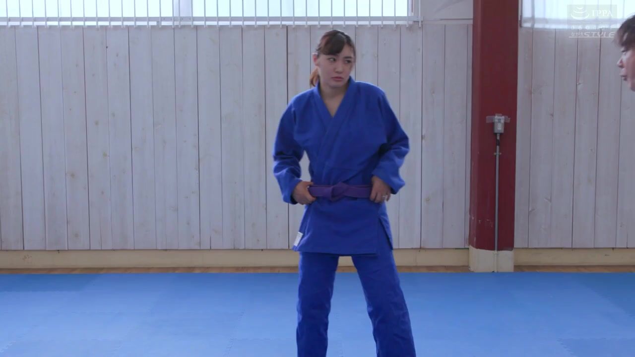 NSFS-119 投稿実話 妻がまわされた19 ～負けず嫌い格闘家妻の悲劇～ 三岳ゆうな