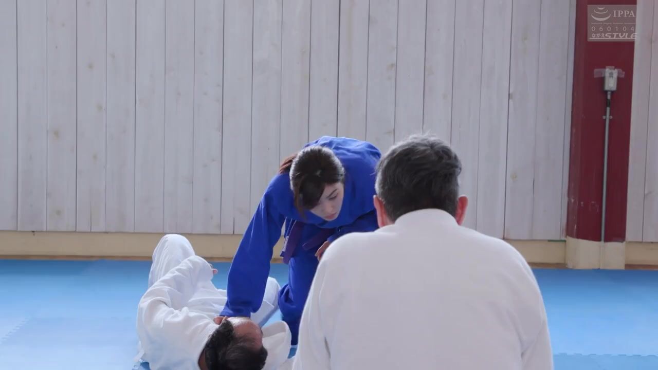 NSFS-119 投稿実話 妻がまわされた19 ～負けず嫌い格闘家妻の悲劇～ 三岳ゆうな