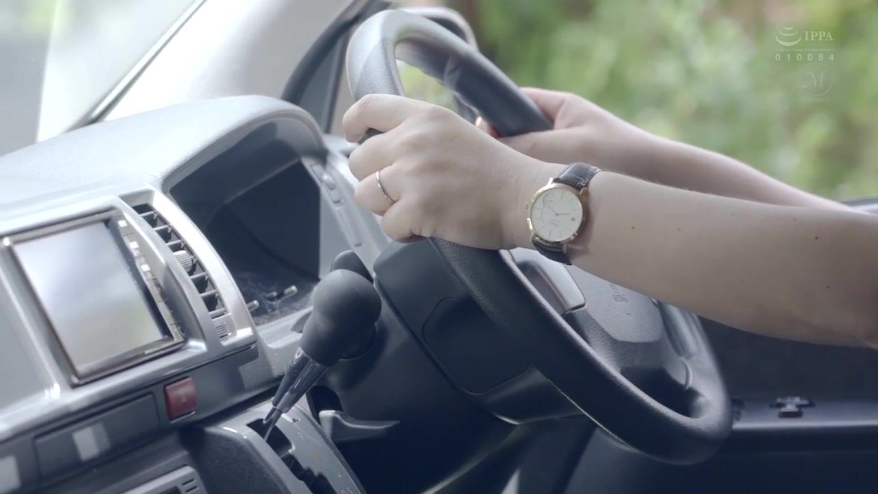 JUQ-515C 元TVアンカー電撃異動第1弾！ ！女子アナNTRの温泉ロケで監督が極度のエクスタシーに陥った妻に中出し。広瀬リリー