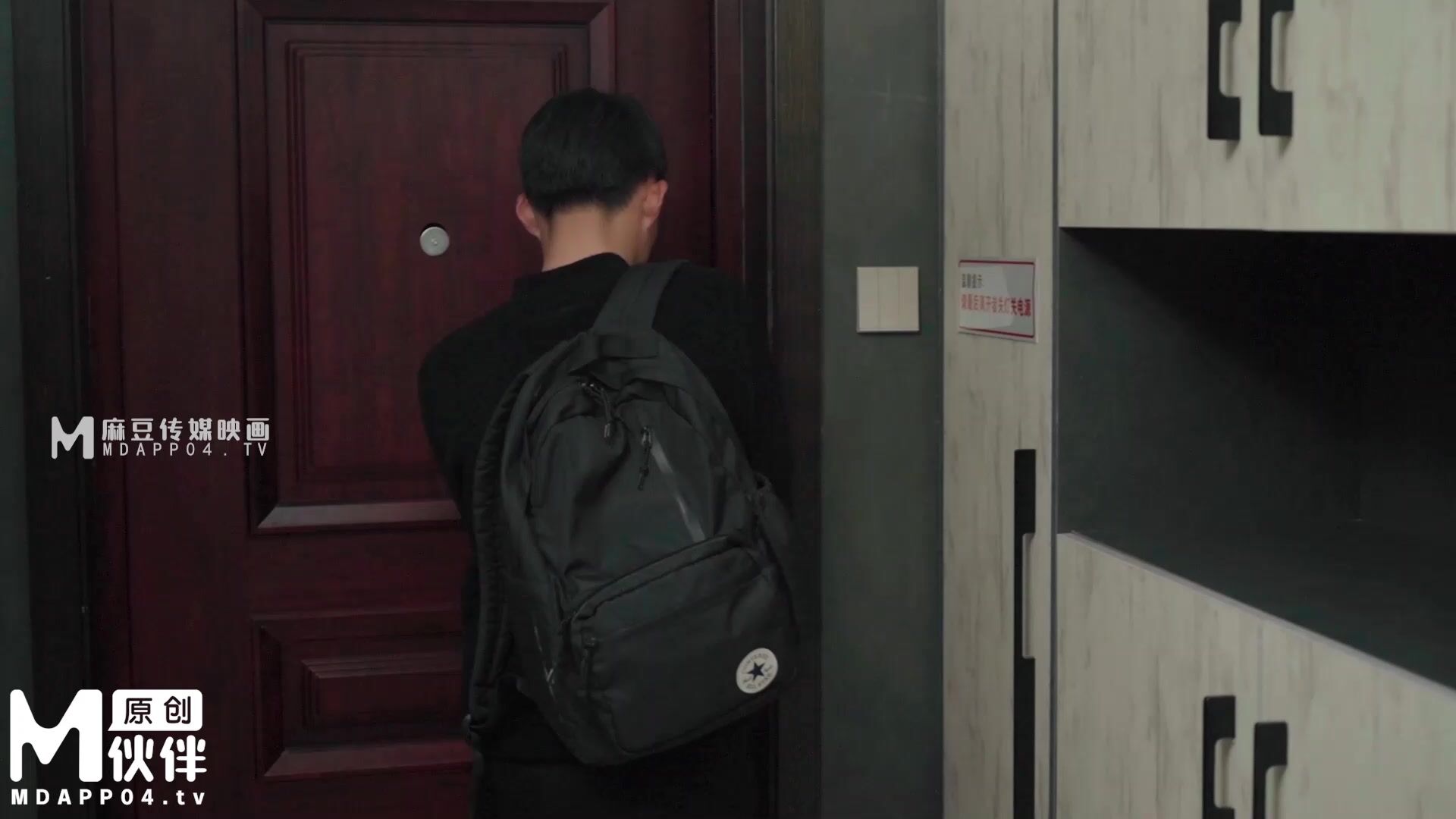 【國產精品】绝对领域LY021 恋母癖儿子强上美乳母亲-雯茜